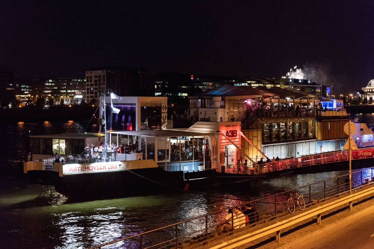 Hullámok hátán - Agilitás az A38 hajón